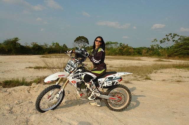 ¡Viste seguridad y elegancia con la chaqueta de moto para mujer de ...